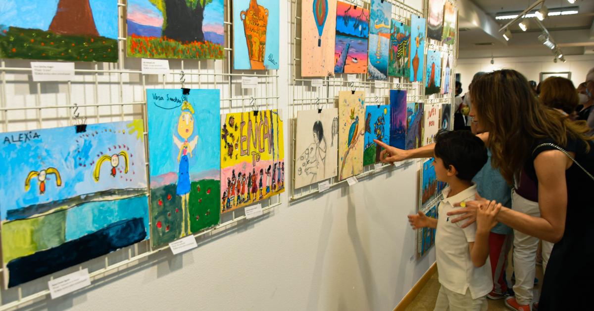 Inaugurada la exposición de los talleres de dibujo y pintura ...
